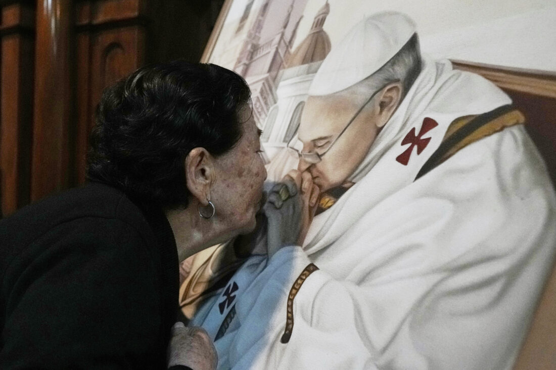 Mourners reflect on pope’s life of humble service | News, Sports, Jobs ...